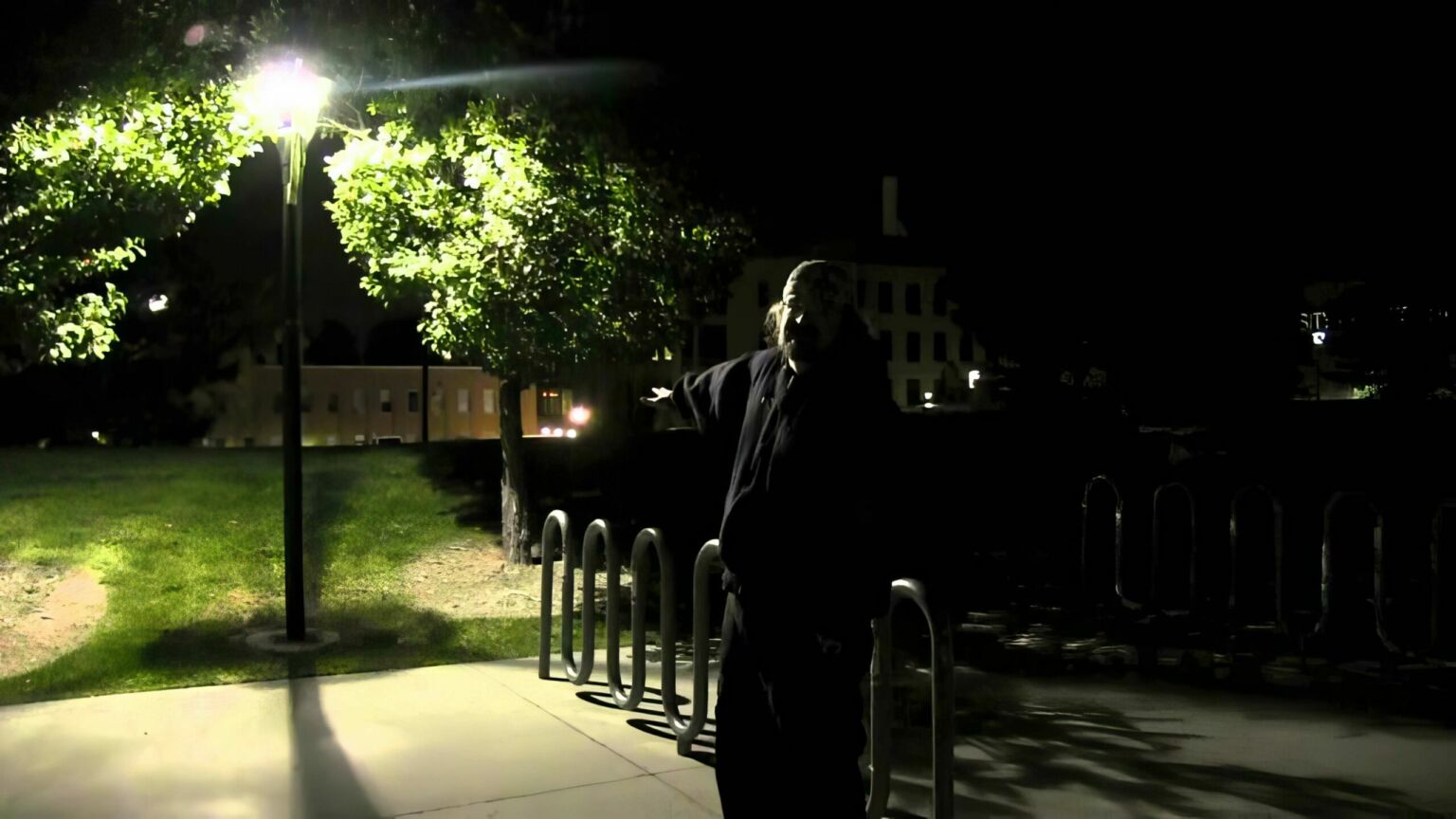Outdoor lighting at night doesn’t do what you think it does to reduce ...